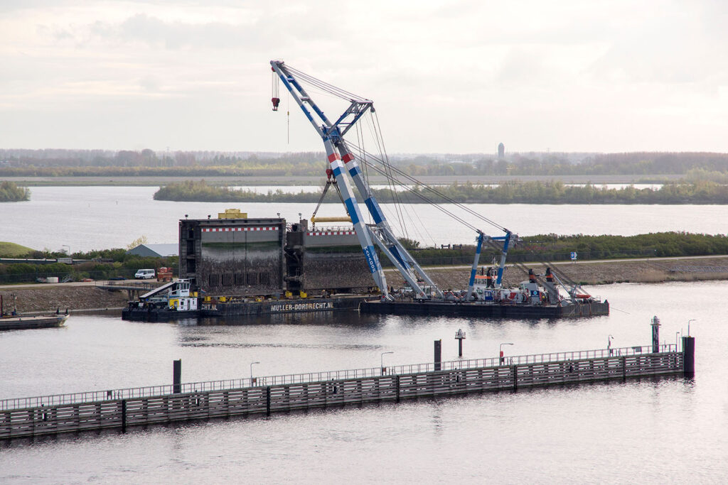 Bonn & Mees | Heavy lifting solutions | Floating Sheerlegs